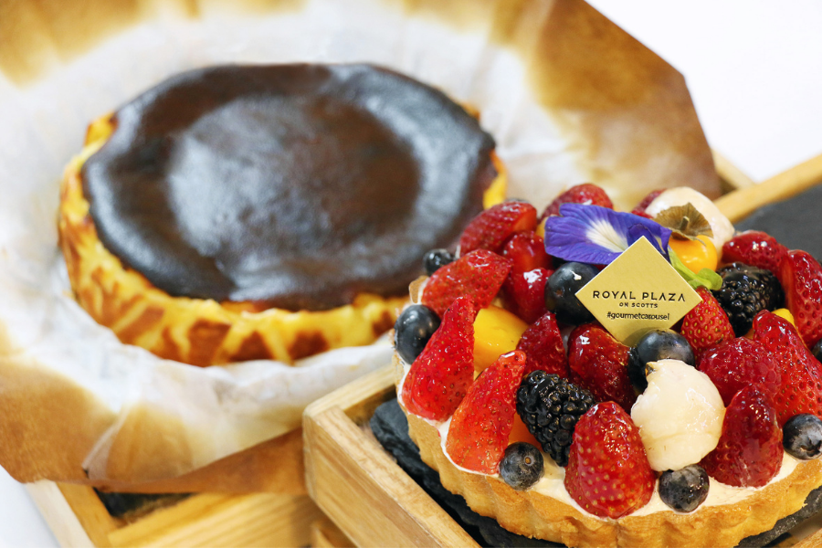 Royal Plaza on Scotts | Dining | Carousel Buffet Restaurant
